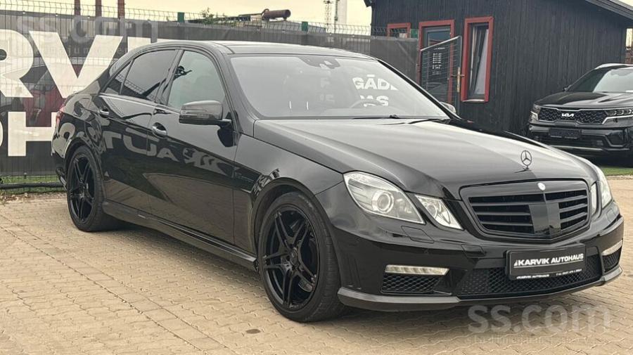 Black Mercedes-Benz E 63 AMG 2012 in Liepaja, with an engine capacity of 5.50 L and mileage of 83 thousand km for 32500 €, photo 3 on AUTOMOTO.COM.LV