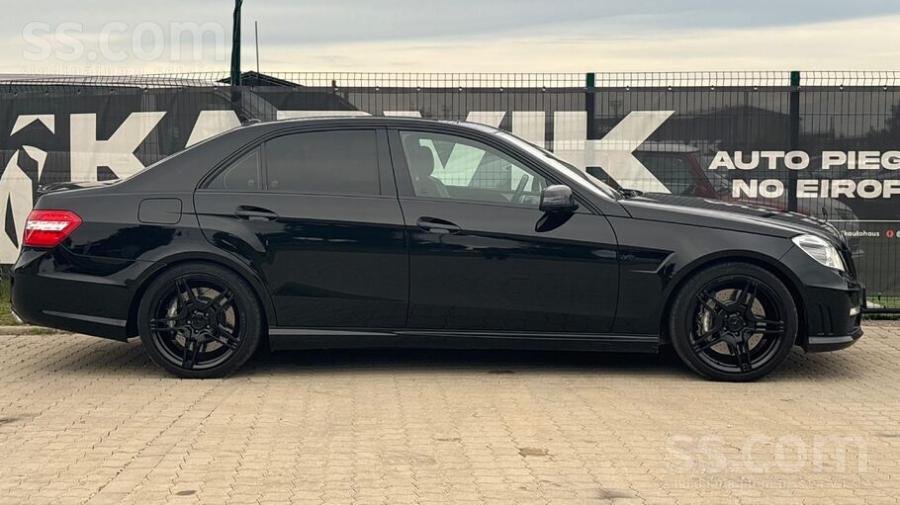 Black Mercedes-Benz E 63 AMG 2012 in Liepaja, with an engine capacity of 5.50 L and mileage of 83 thousand km for 32500 €, photo 4 on AUTOMOTO.COM.LV