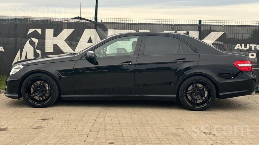 Black Mercedes-Benz E 63 AMG 2012 in Liepaja, with an engine capacity of 5.50 L and mileage of 83 thousand km for 32500 €, photo 9 on AUTOMOTO.COM.LV