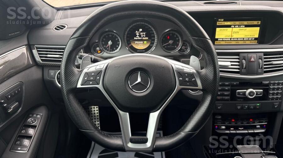 Black Mercedes-Benz E 63 AMG 2012 in Liepaja, with an engine capacity of 5.50 L and mileage of 83 thousand km for 32500 €, photo 22 on AUTOMOTO.COM.LV
