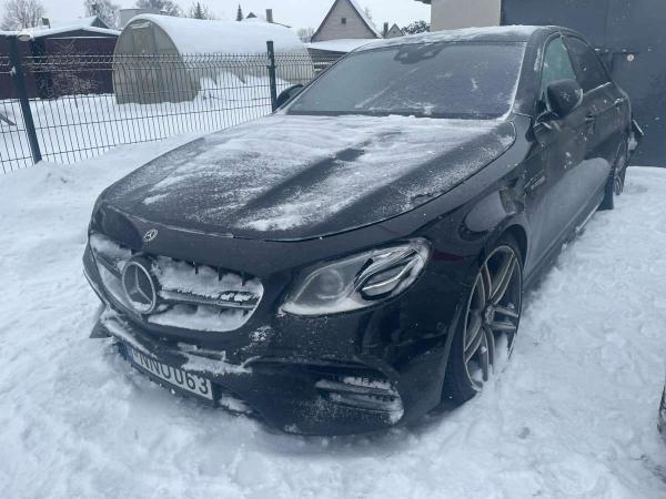 Черный Мерседес E 63 AMG 2018 в Каунас, объемом двигателя 4.00 л и пробегом 168 тыс. км за 29999 €, фото 6 на AUTOMOTO.COM.LV