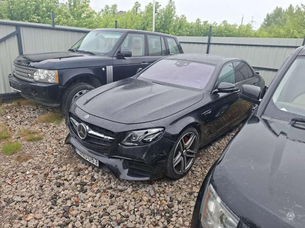 Black Mercedes-Benz E 63 AMG 2018 in Kaunas, with an engine capacity of 0.00 L and mileage of 164 thousand km for 23250 €, photo 1 on AUTOMOTO.COM.LV