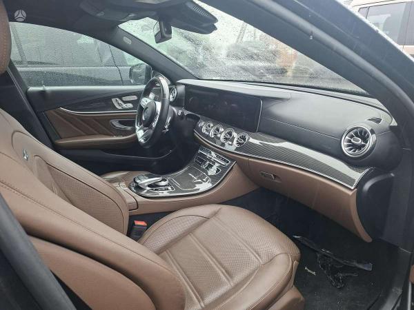 Black Mercedes-Benz E 63 AMG 2018 in Kaunas, with an engine capacity of 0.00 L and mileage of 164 thousand km for 23250 €, photo 9 on AUTOMOTO.COM.LV