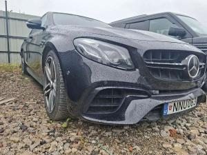 Black Mercedes-Benz E 63 AMG 2018 in Kaunas, with an engine capacity of 0.00 L and mileage of 164 thousand km for 23250 €, photo 3 on AUTOMOTO.COM.LV