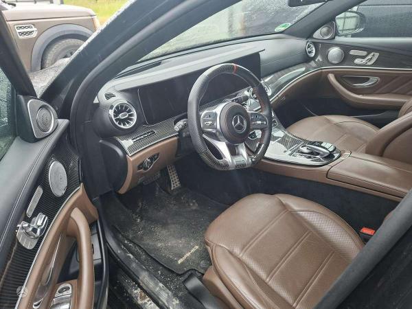 Melns Mercedes-Benz E 63 AMG 2018 Kauņa, ar dzinēja tilpumu 0.00 L un nobraukumu 164 tūkst. km par 23250 €, foto 4 vietnē AUTOMOTO.COM.LV