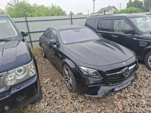 Black Mercedes-Benz E 63 AMG 2018 in Kaunas, with an engine capacity of 0.00 L and mileage of 164 thousand km for 23250 €, photo 7 on AUTOMOTO.COM.LV