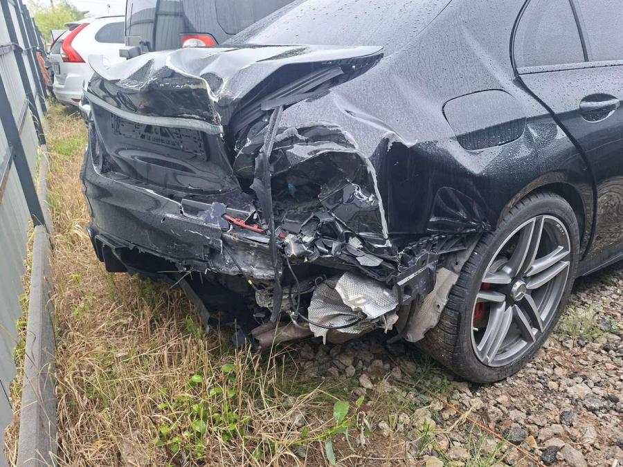 Black Mercedes-Benz E 63 AMG 2018 in Kaunas, with an engine capacity of 0.00 L and mileage of 164 thousand km for 23250 €, photo 14 on AUTOMOTO.COM.LV