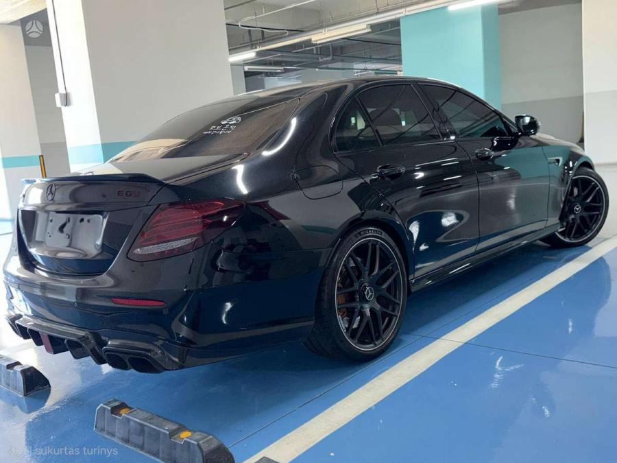 Melns Mercedes-Benz E 63 AMG 2018 Viļņa, ar dzinēja tilpumu 3.98 L un nobraukumu 99 tūkst. km par 50000 €, foto 4 vietnē AUTOMOTO.COM.LV