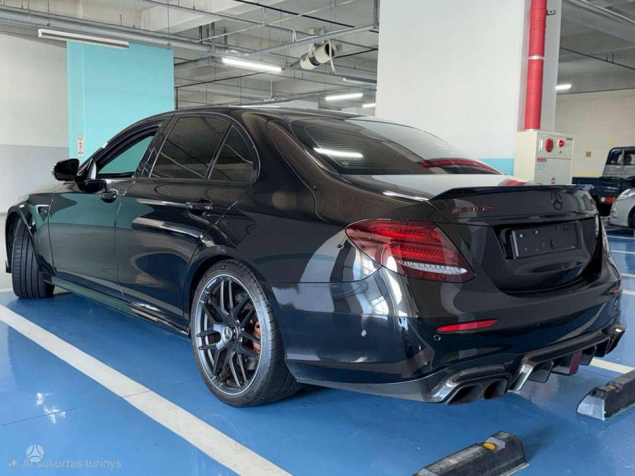 Melns Mercedes-Benz E 63 AMG 2018 Viļņa, ar dzinēja tilpumu 3.98 L un nobraukumu 99 tūkst. km par 50000 €, foto 5 vietnē AUTOMOTO.COM.LV