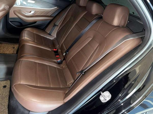Melns Mercedes-Benz E 63 AMG 2018 Viļņa, ar dzinēja tilpumu 3.98 L un nobraukumu 99 tūkst. km par 50000 €, foto 7 vietnē AUTOMOTO.COM.LV
