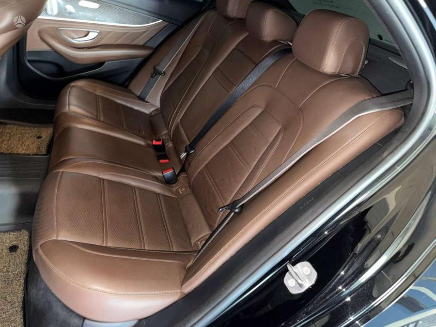 Melns Mercedes-Benz E 63 AMG 2018 Viļņa, ar dzinēja tilpumu 3.98 L un nobraukumu 99 tūkst. km par 50000 €, foto 8 vietnē AUTOMOTO.COM.LV