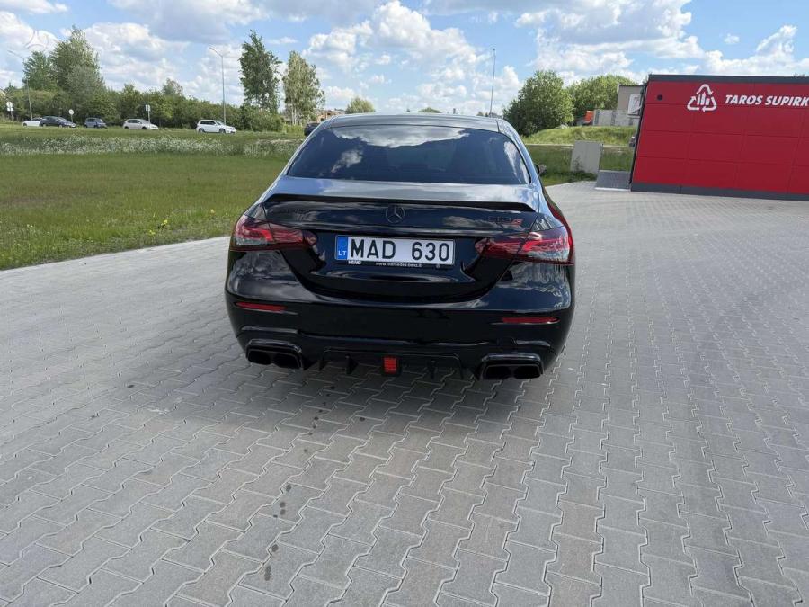 Черный Мерседес E 63 AMG 2019 в Шяуляй, объемом двигателя 3.98 л и пробегом 82 тыс. км за 72000 €, фото 4 на AUTOMOTO.COM.LV