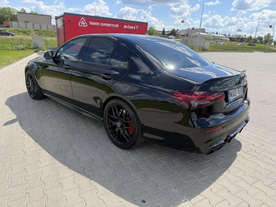 Черный Мерседес E 63 AMG 2019 в Шяуляй, объемом двигателя 3.98 л и пробегом 82 тыс. км за 72000 €, фото 5 на AUTOMOTO.COM.LV