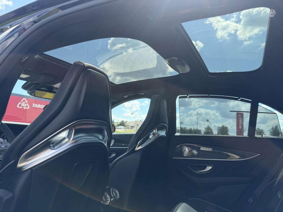 Черный Мерседес E 63 AMG 2019 в Шяуляй, объемом двигателя 3.98 л и пробегом 82 тыс. км за 72000 €, фото 9 на AUTOMOTO.COM.LV