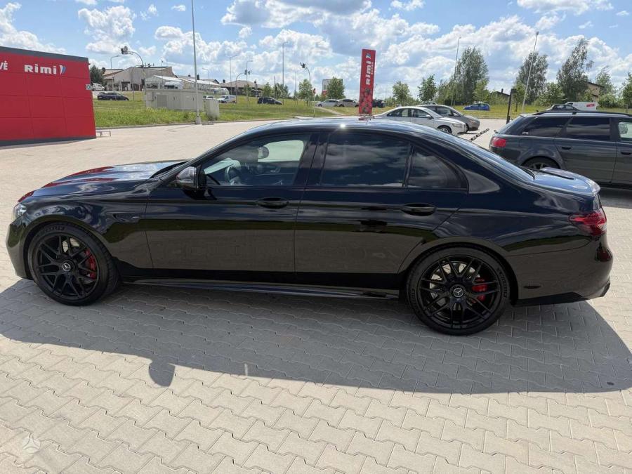 Черный Мерседес E 63 AMG 2019 в Шяуляй, объемом двигателя 3.98 л и пробегом 82 тыс. км за 72000 €, фото 11 на AUTOMOTO.COM.LV