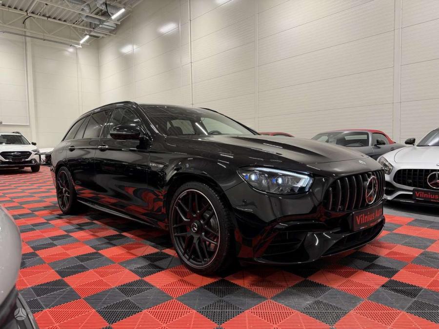 Black Mercedes-Benz E 63 AMG 2022 in Vilnius, with an engine capacity of 3.98 L and mileage of 19 thousand km for 84990 €, photo 4 on AUTOMOTO.COM.LV