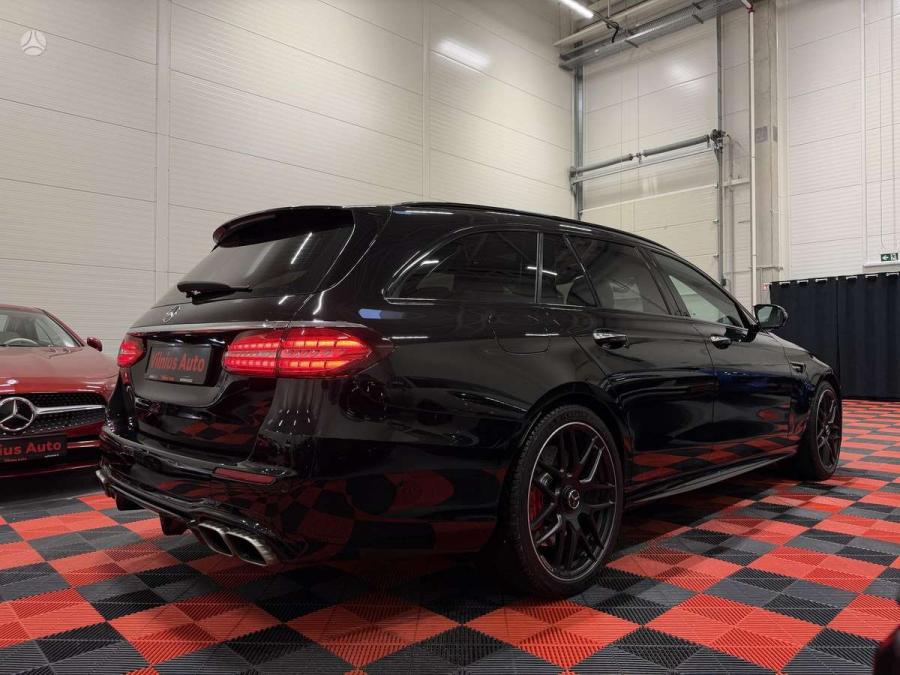 Black Mercedes-Benz E 63 AMG 2022 in Vilnius, with an engine capacity of 3.98 L and mileage of 19 thousand km for 84990 €, photo 5 on AUTOMOTO.COM.LV