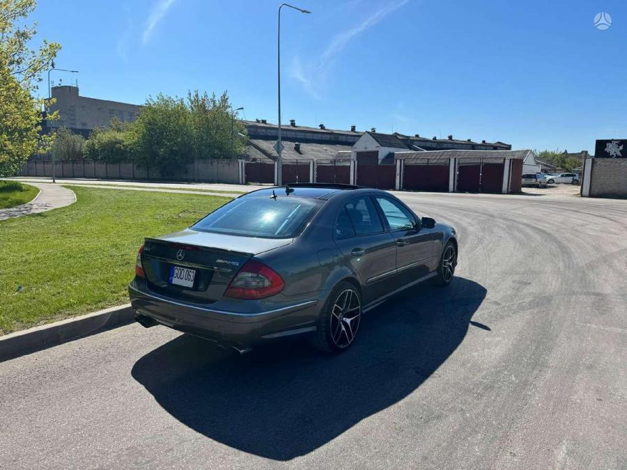 Grey Mercedes-Benz E 63 AMG 2008 in Siauliai, with an engine capacity of 6.20 L and mileage of 186 thousand km for 21000 €, photo 7 on AUTOMOTO.COM.LV