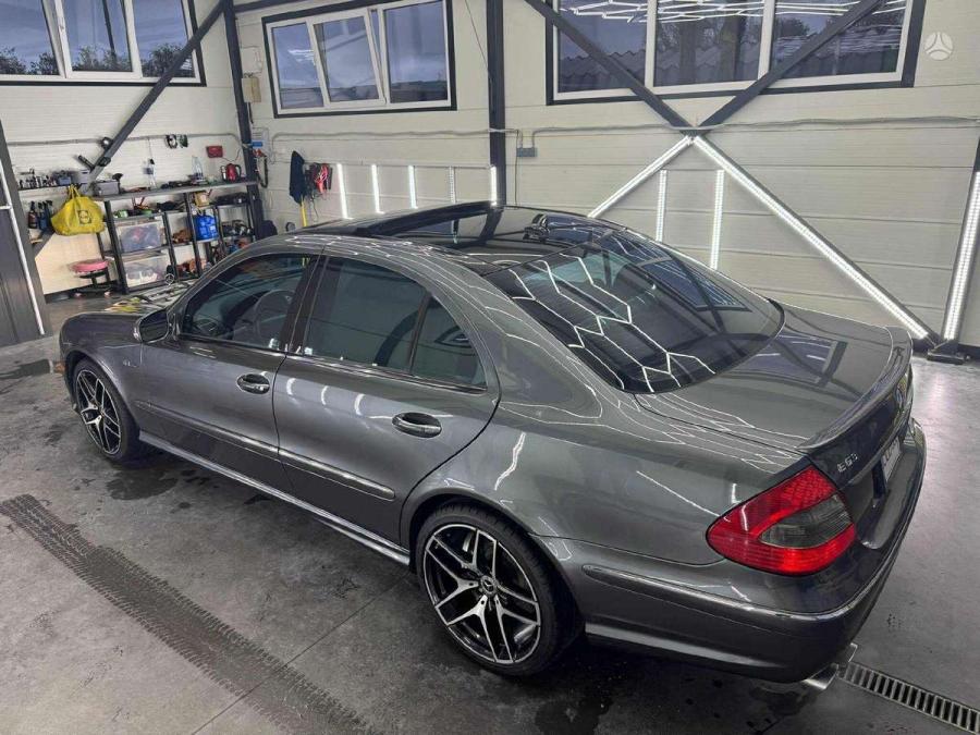 Grey Mercedes-Benz E 63 AMG 2008 in Siauliai, with an engine capacity of 6.20 L and mileage of 186 thousand km for 21000 €, photo 19 on AUTOMOTO.COM.LV