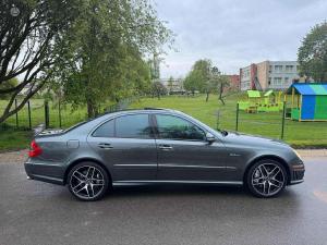 Grey Mercedes-Benz E 63 AMG 2008 in Siauliai, with an engine capacity of 6.20 L and mileage of 186 thousand km for 21000 €, photo 23 on AUTOMOTO.COM.LV