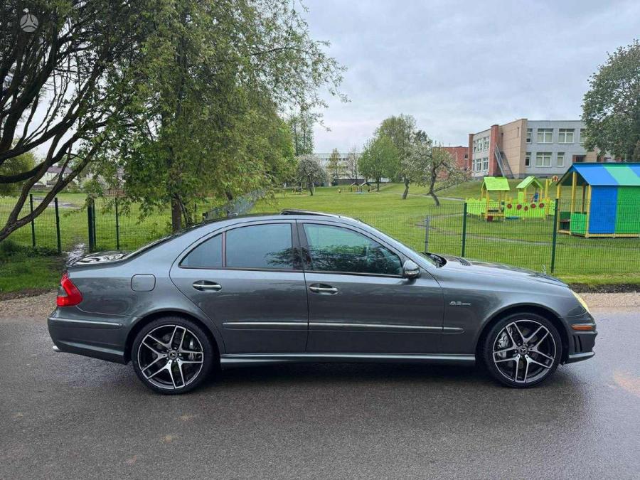 Grey Mercedes-Benz E 63 AMG 2008 in Siauliai, with an engine capacity of 6.20 L and mileage of 186 thousand km for 21000 €, photo 23 on AUTOMOTO.COM.LV