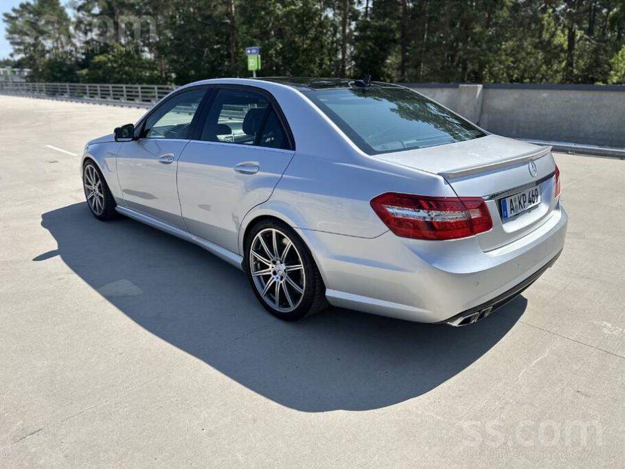 Pelēks Mercedes-Benz E 63 AMG 2012 Rīga, ar dzinēja tilpumu 5.50 L un nobraukumu 154 tūkst. km par 30000 €, foto 4 vietnē AUTOMOTO.COM.LV
