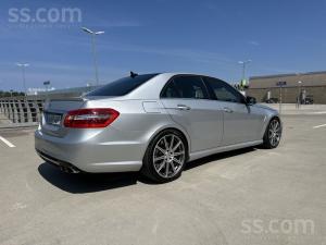 Pelēks Mercedes-Benz E 63 AMG 2012 Rīga, ar dzinēja tilpumu 5.50 L un nobraukumu 154 tūkst. km par 30000 €, foto 5 vietnē AUTOMOTO.COM.LV