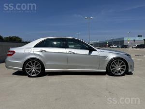 Pelēks Mercedes-Benz E 63 AMG 2012 Rīga, ar dzinēja tilpumu 5.50 L un nobraukumu 154 tūkst. km par 30000 €, foto 6 vietnē AUTOMOTO.COM.LV