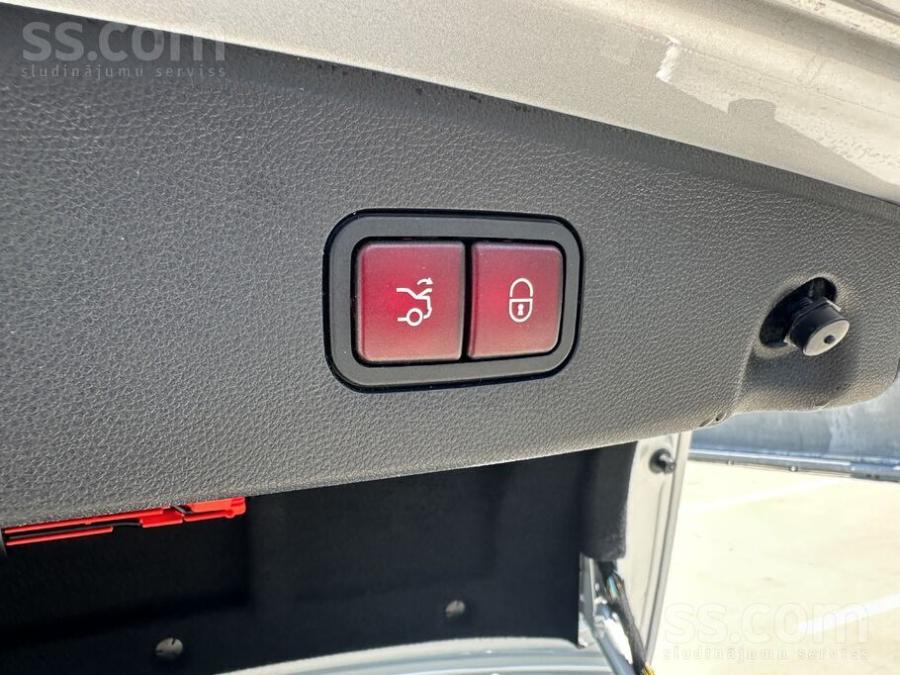 Pelēks Mercedes-Benz E 63 AMG 2012 Rīga, ar dzinēja tilpumu 5.50 L un nobraukumu 154 tūkst. km par 30000 €, foto 14 vietnē AUTOMOTO.COM.LV