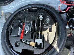 Pelēks Mercedes-Benz E 63 AMG 2012 Rīga, ar dzinēja tilpumu 5.50 L un nobraukumu 154 tūkst. km par 30000 €, foto 22 vietnē AUTOMOTO.COM.LV