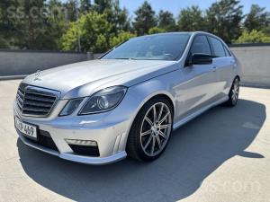 Pelēks Mercedes-Benz E 63 AMG 2012 Rīga, ar dzinēja tilpumu 5.50 L un nobraukumu 154 tūkst. km par 30000 €, foto  vietnē AUTOMOTO.COM.LV