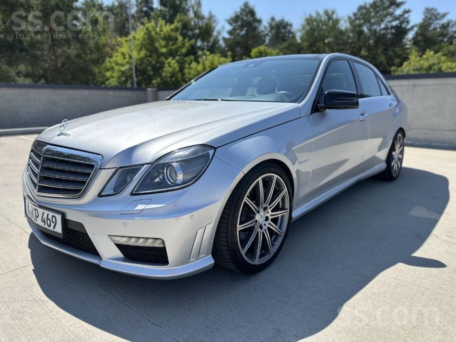 Pelēks Mercedes-Benz E 63 AMG 2012 Rīga, ar dzinēja tilpumu 5.50 L un nobraukumu 154 tūkst. km par 30000 €, foto 1 vietnē AUTOMOTO.COM.LV