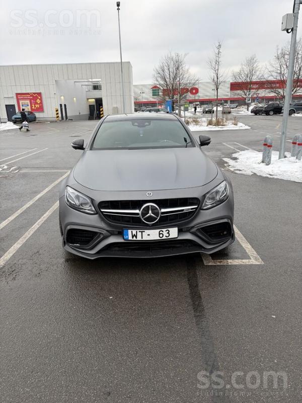 Pelēks Mercedes-Benz E 63 AMG 2017 Rīga, ar dzinēja tilpumu 4.00 L un nobraukumu 61 tūkst. km par 55000 €, foto 6 vietnē AUTOMOTO.COM.LV