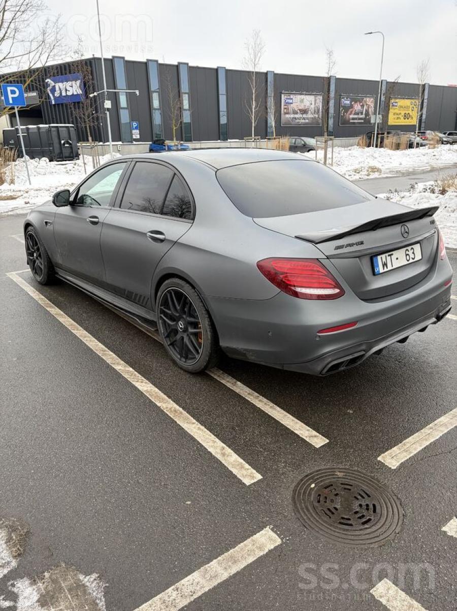 Pelēks Mercedes-Benz E 63 AMG 2017 Rīga, ar dzinēja tilpumu 4.00 L un nobraukumu 61 tūkst. km par 50000 €, foto 5 vietnē AUTOMOTO.COM.LV