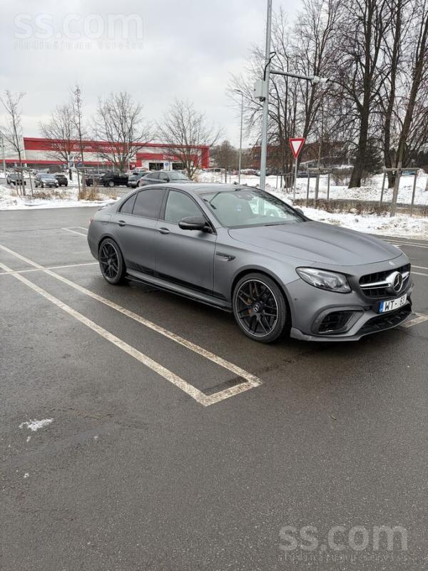 Grey Mercedes-Benz E 63 AMG 2017 in Riga, with an engine capacity of 4.00 L and mileage of 61 thousand km for 50000 €, photo 6 on AUTOMOTO.COM.LV