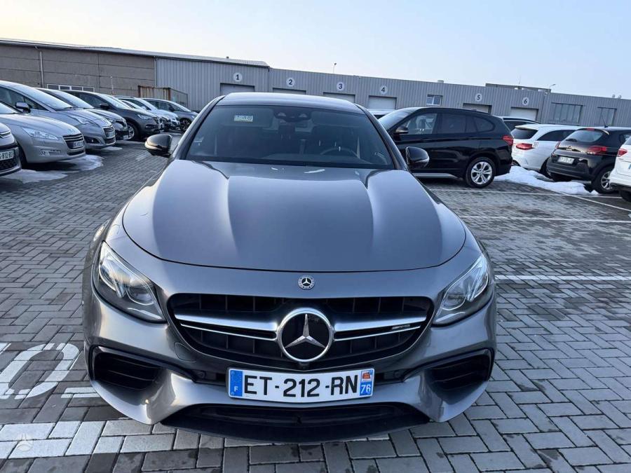 Серый Мерседес E 63 AMG 2018 в Клайпеда, объемом двигателя 3.98 л и пробегом 232 тыс. км за 39200 €, фото 5 на AUTOMOTO.COM.LV