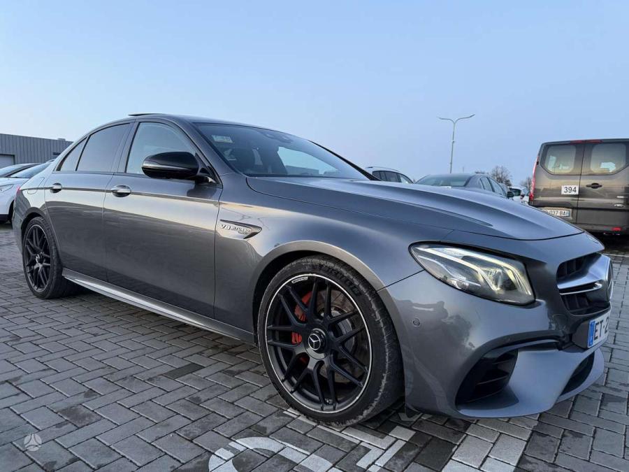 Серый Мерседес E 63 AMG 2018 в Клайпеда, объемом двигателя 3.98 л и пробегом 232 тыс. км за 39200 €, фото 8 на AUTOMOTO.COM.LV