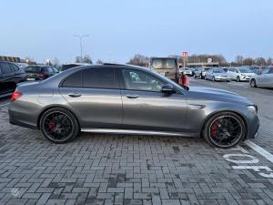 Серый Мерседес E 63 AMG 2018 в Клайпеда, объемом двигателя 3.98 л и пробегом 232 тыс. км за 39200 €, фото 9 на AUTOMOTO.COM.LV