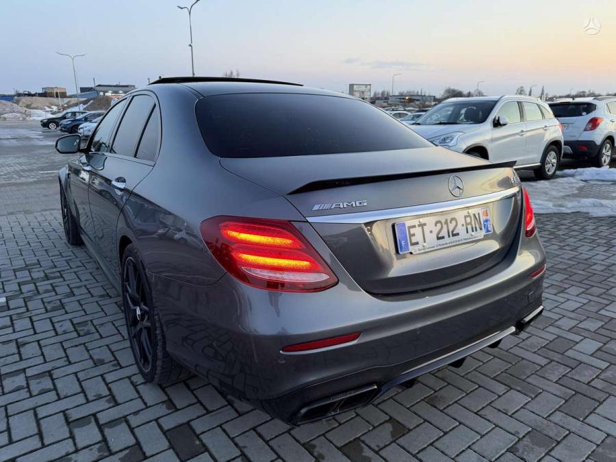 Серый Мерседес E 63 AMG 2018 в Клайпеда, объемом двигателя 3.98 л и пробегом 232 тыс. км за 39200 €, фото 11 на AUTOMOTO.COM.LV
