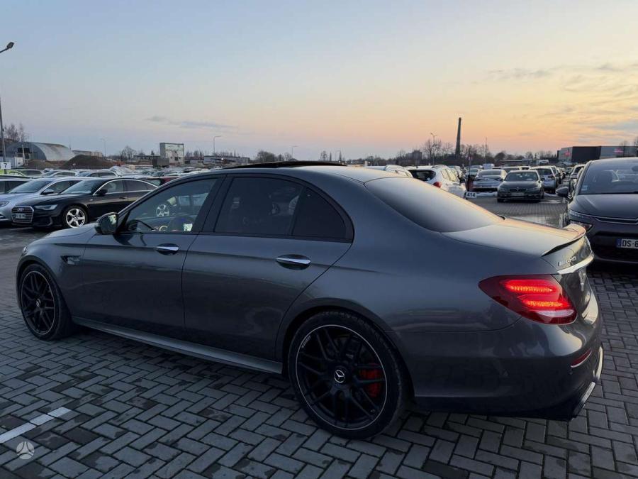 Серый Мерседес E 63 AMG 2018 в Клайпеда, объемом двигателя 3.98 л и пробегом 232 тыс. км за 39200 €, фото 13 на AUTOMOTO.COM.LV