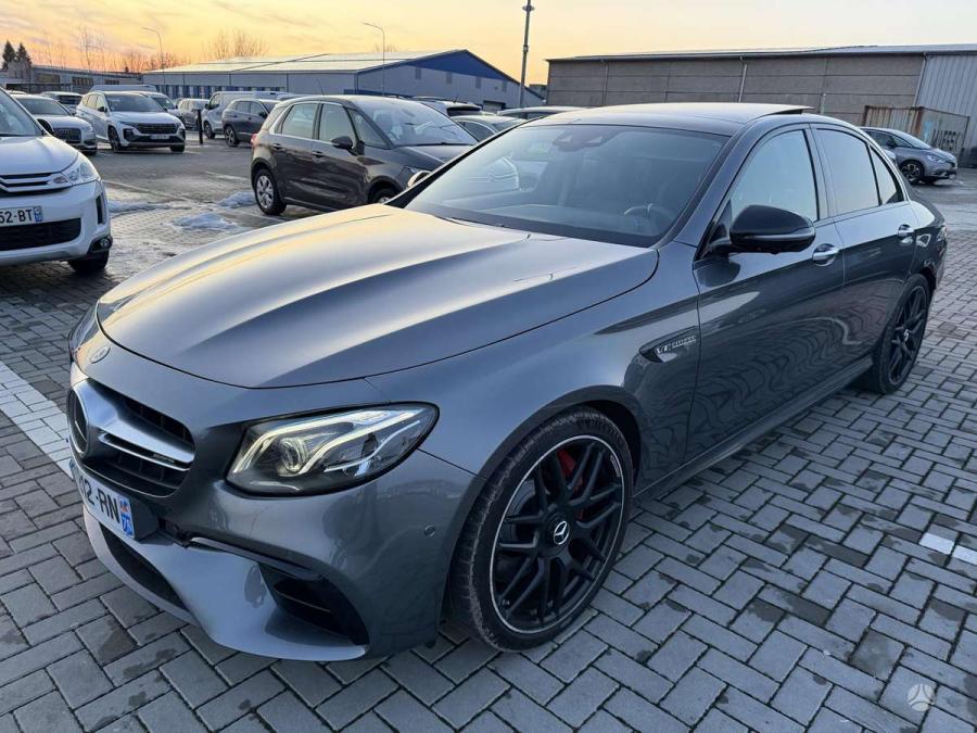 Серый Мерседес E 63 AMG 2018 в Клайпеда, объемом двигателя 3.98 л и пробегом 232 тыс. км за 39200 €, фото 18 на AUTOMOTO.COM.LV