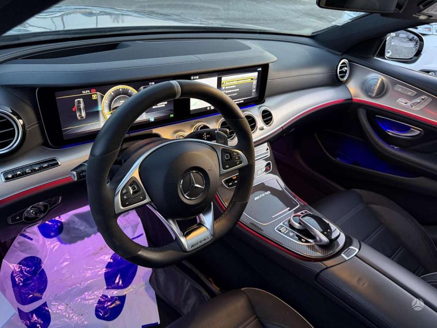 Серый Мерседес E 63 AMG 2018 в Клайпеда, объемом двигателя 3.98 л и пробегом 232 тыс. км за 39200 €, фото 20 на AUTOMOTO.COM.LV