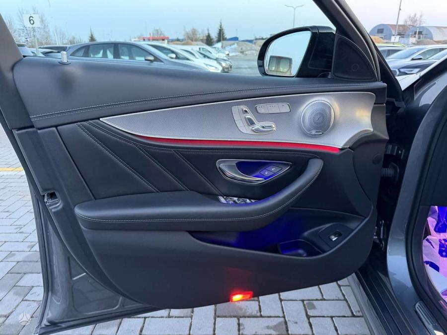 Серый Мерседес E 63 AMG 2018 в Клайпеда, объемом двигателя 3.98 л и пробегом 232 тыс. км за 39200 €, фото 27 на AUTOMOTO.COM.LV