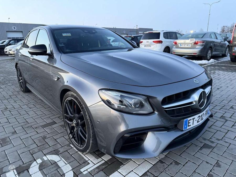 Серый Мерседес E 63 AMG 2018 в Клайпеда, объемом двигателя 3.98 л и пробегом 232 тыс. км за 39200 €, фото 35 на AUTOMOTO.COM.LV