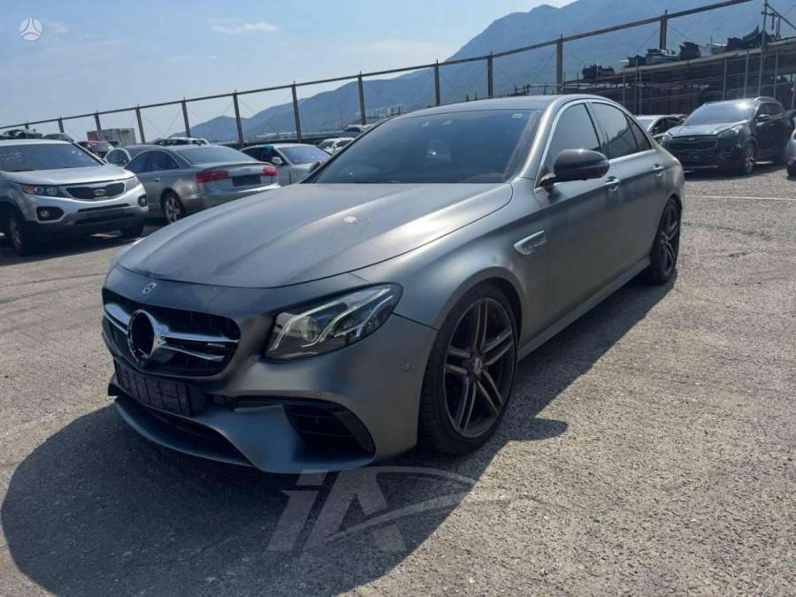 Серый Мерседес E 63 AMG 2018 в Вильнюс, объемом двигателя 3.98 л и пробегом 88 тыс. км за 24000 €, фото 1 на AUTOMOTO.COM.LV