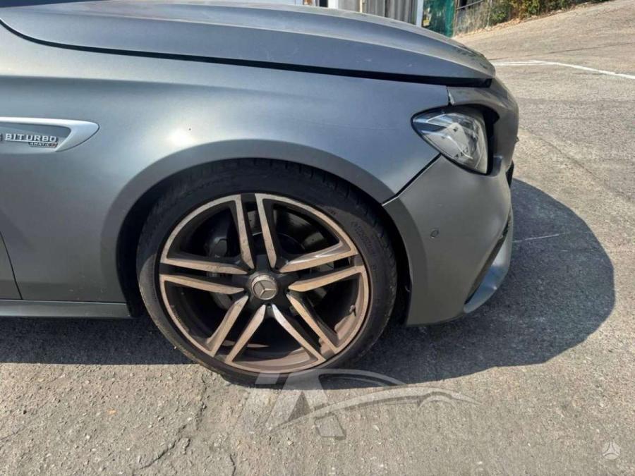 Серый Мерседес E 63 AMG 2018 в Вильнюс, объемом двигателя 3.98 л и пробегом 88 тыс. км за 24000 €, фото 4 на AUTOMOTO.COM.LV