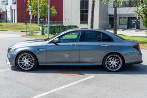 Grey Mercedes-Benz E 63 AMG 2020 in Tallinn, with an engine capacity of 3.98 L and mileage of 81 thousand km for 54990 €, photo 3 on AUTOMOTO.COM.LV