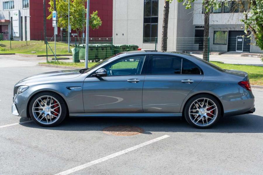 Grey Mercedes-Benz E 63 AMG 2020 in Tallinn, with an engine capacity of 3.98 L and mileage of 81 thousand km for 54990 €, photo 3 on AUTOMOTO.COM.LV