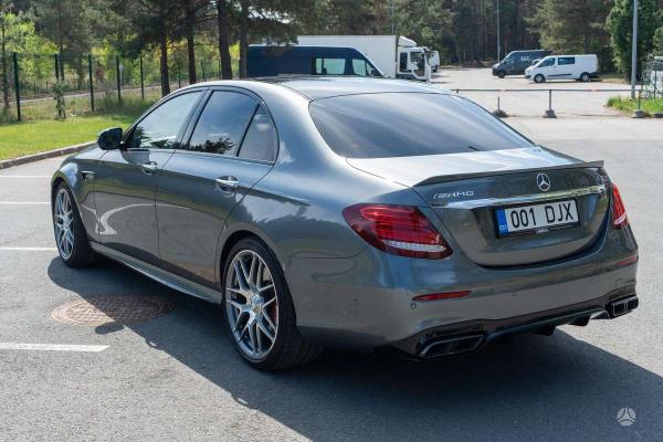 Серый Мерседес E 63 AMG 2020 в Таллин, объемом двигателя 3.98 л и пробегом 81 тыс. км за 54990 €, фото 3 на AUTOMOTO.COM.LV