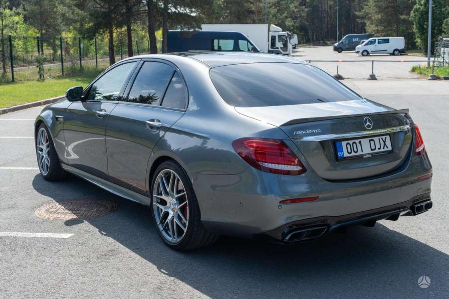 Grey Mercedes-Benz E 63 AMG 2020 in Tallinn, with an engine capacity of 3.98 L and mileage of 81 thousand km for 54990 €, photo 4 on AUTOMOTO.COM.LV
